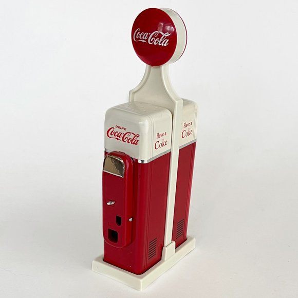 Coca Cola | Kitchen | 993 Coca Cola Coke Vending Machine Salt Pepper ...